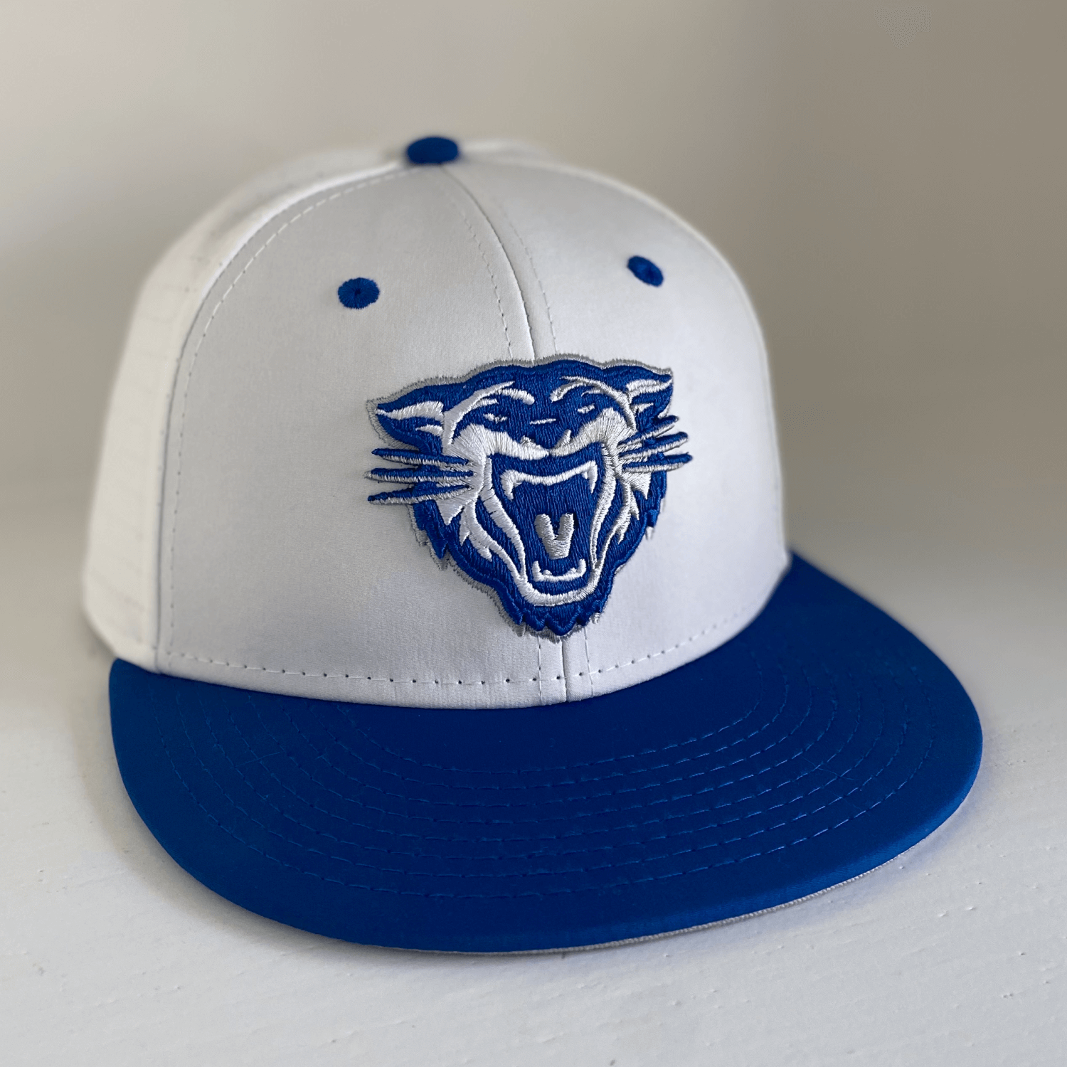 Show Off Your Team Spirit with Our Fitted White Baseball Cap Featuring ...